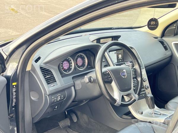 Blue Volvo XC60 2010 in Talsi, with an engine capacity of 2.40 L and mileage of 238 thousand km for 7990 €, photo 8 on AUTOMOTO.COM.LV