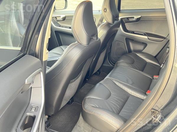 Blue Volvo XC60 2010 in Talsi, with an engine capacity of 2.40 L and mileage of 238 thousand km for 7990 €, photo 10 on AUTOMOTO.COM.LV