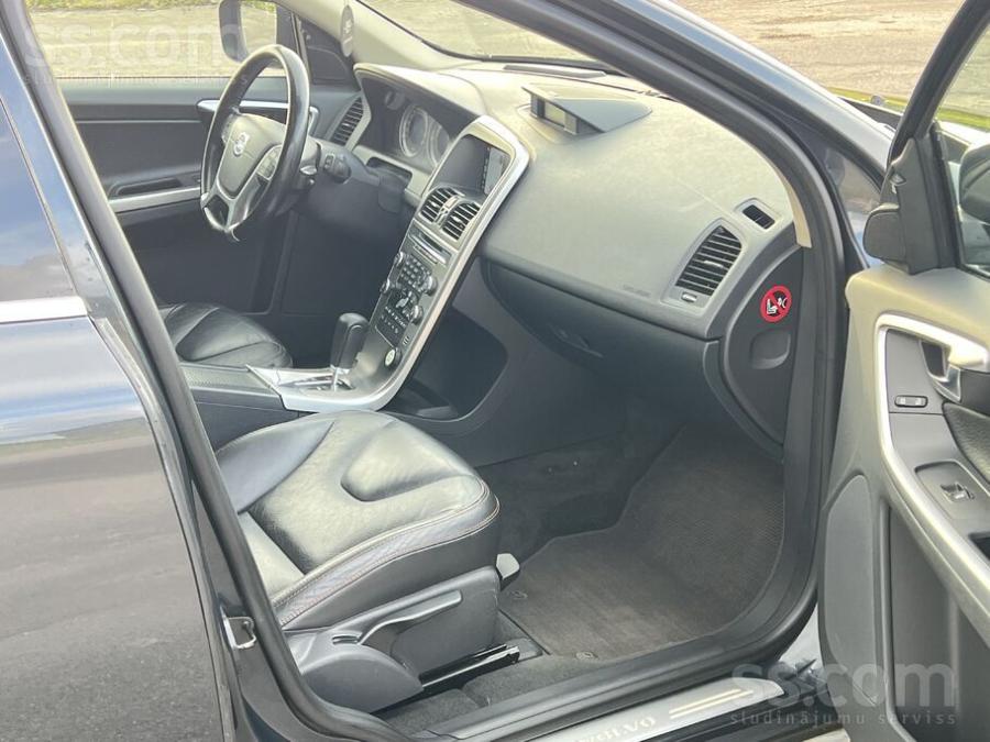 Zils Volvo XC60 2010 Talsi, ar dzinēja tilpumu 2.40 L un nobraukumu 238 tūkst. km par 7990 €, foto 12 vietnē AUTOMOTO.COM.LV