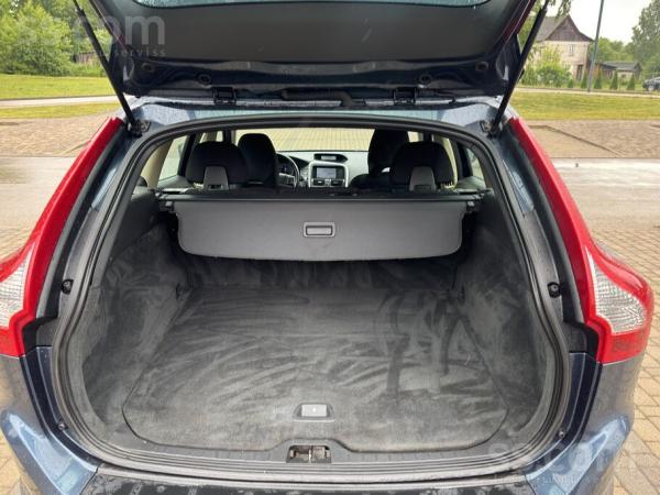 Blue Volvo XC60 2010 in Rezekne, with an engine capacity of 2.00 L and mileage of 278 thousand km for 6700 €, photo 7 on AUTOMOTO.COM.LV