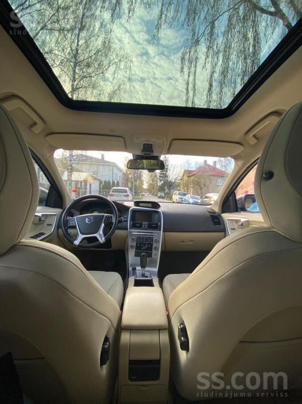 Zils Volvo XC60 2010 Rīga, ar dzinēja tilpumu 2.40 L un nobraukumu 360 tūkst. km par 5500 €, foto 3 vietnē AUTOMOTO.COM.LV