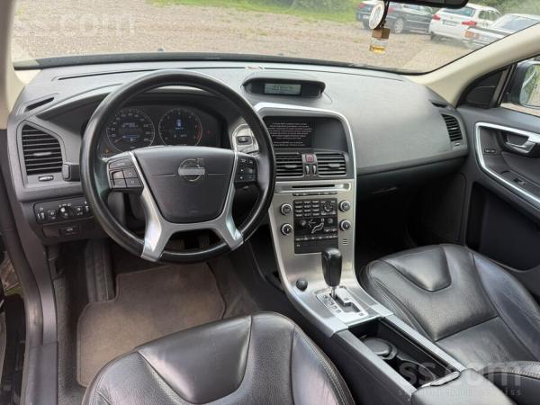 Zils Volvo XC60 2010 Daugavpils, ar dzinēja tilpumu 2.40 L un nobraukumu 297 tūkst. km par 7800 €, foto 1 vietnē AUTOMOTO.COM.LV