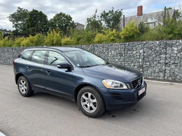 Blue Volvo XC60 2010 in Rezekne, with an engine capacity of 2.00 L and mileage of 279 thousand km for 7200 €, photo 3 on AUTOMOTO.COM.LV