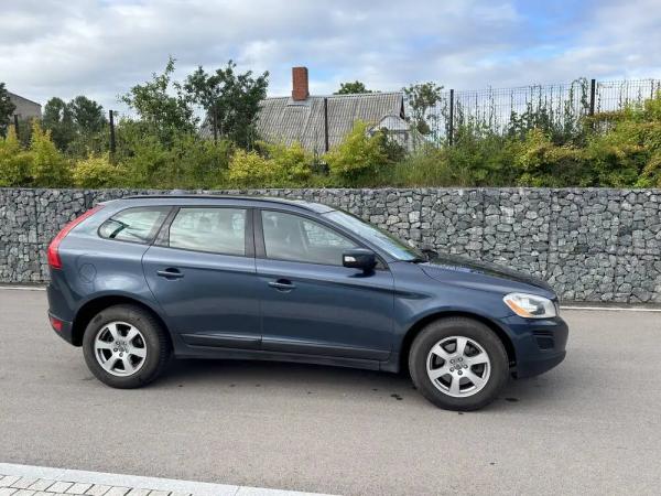 Blue Volvo XC60 2010 in Rezekne, with an engine capacity of 2.00 L and mileage of 279 thousand km for 7200 €, photo 4 on AUTOMOTO.COM.LV