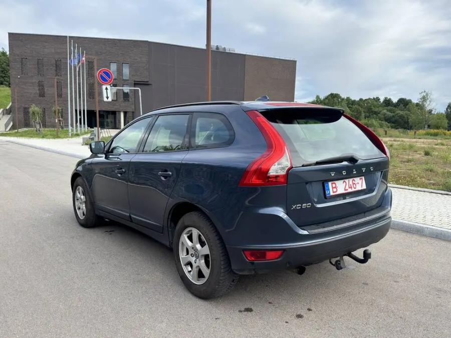 Zils Volvo XC60 2010 Rēzekne, ar dzinēja tilpumu 2.00 L un nobraukumu 279 tūkst. km par 7200 €, foto 8 vietnē AUTOMOTO.COM.LV