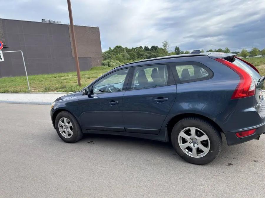 Zils Volvo XC60 2010 Rēzekne, ar dzinēja tilpumu 2.00 L un nobraukumu 279 tūkst. km par 7200 €, foto 9 vietnē AUTOMOTO.COM.LV