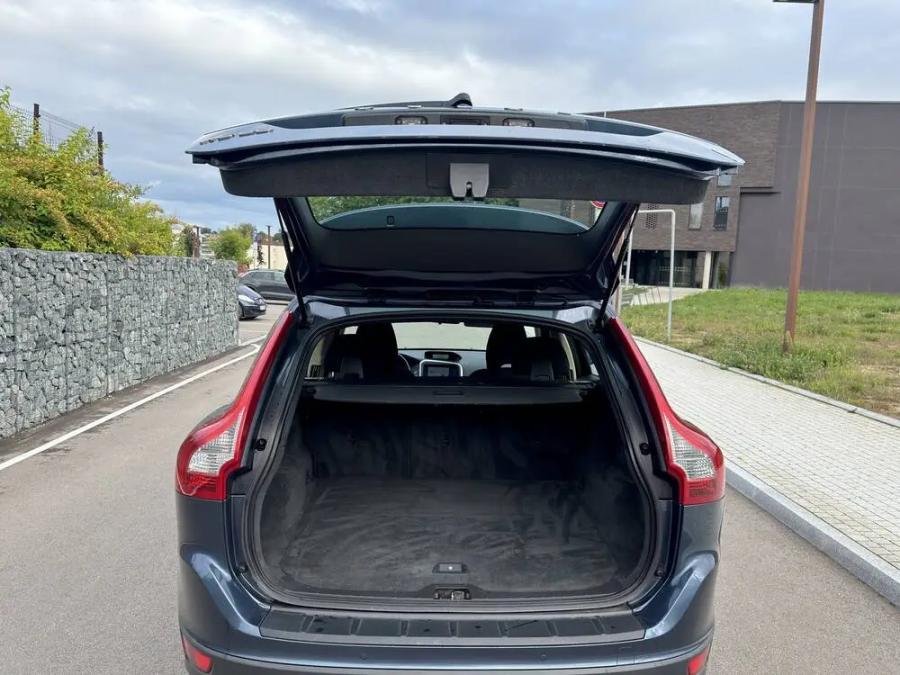 Zils Volvo XC60 2010 Rēzekne, ar dzinēja tilpumu 2.00 L un nobraukumu 279 tūkst. km par 7200 €, foto 10 vietnē AUTOMOTO.COM.LV