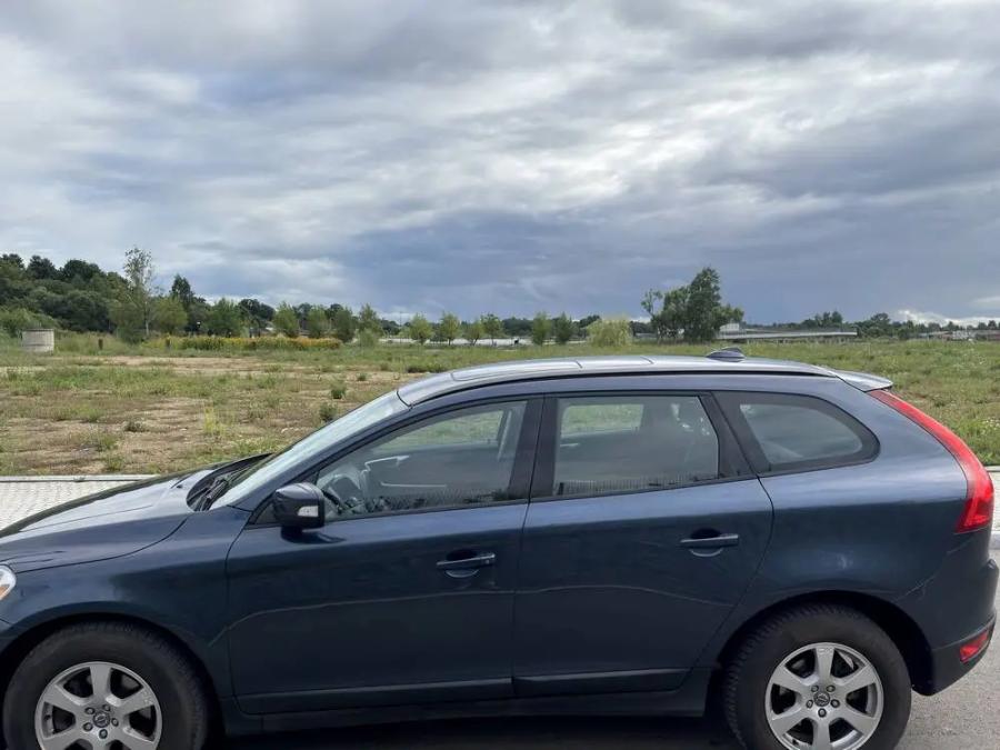 Zils Volvo XC60 2010 Rēzekne, ar dzinēja tilpumu 2.00 L un nobraukumu 279 tūkst. km par 7200 €, foto 12 vietnē AUTOMOTO.COM.LV