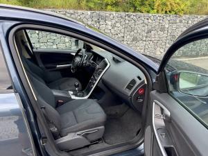 Zils Volvo XC60 2010 Rēzekne, ar dzinēja tilpumu 2.00 L un nobraukumu 279 tūkst. km par 7200 €, foto 19 vietnē AUTOMOTO.COM.LV