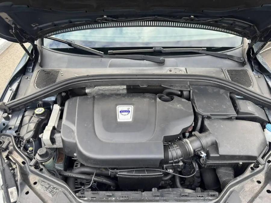 Zils Volvo XC60 2010 Rēzekne, ar dzinēja tilpumu 2.00 L un nobraukumu 279 tūkst. km par 7200 €, foto 20 vietnē AUTOMOTO.COM.LV