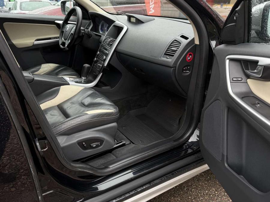 Zils Volvo XC60 2010 Viļņa, ar dzinēja tilpumu 2.40 L un nobraukumu 271 tūkst. km par 8700 €, foto 15 vietnē AUTOMOTO.COM.LV