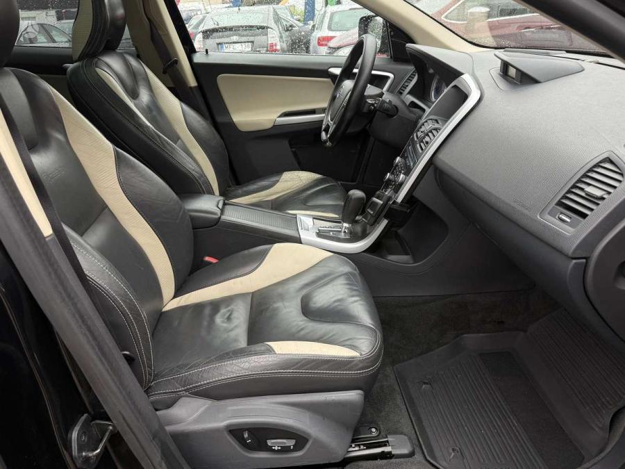 Zils Volvo XC60 2010 Viļņa, ar dzinēja tilpumu 2.40 L un nobraukumu 271 tūkst. km par 8700 €, foto 16 vietnē AUTOMOTO.COM.LV