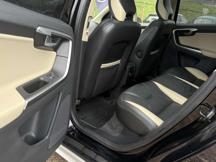 Zils Volvo XC60 2010 Viļņa, ar dzinēja tilpumu 2.40 L un nobraukumu 271 tūkst. km par 8700 €, foto 18 vietnē AUTOMOTO.COM.LV