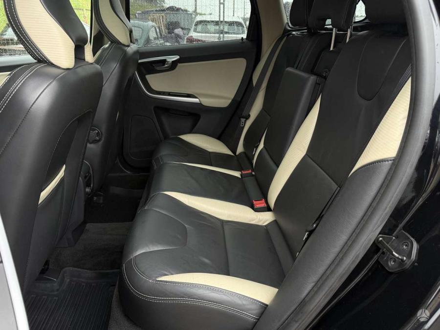 Zils Volvo XC60 2010 Viļņa, ar dzinēja tilpumu 2.40 L un nobraukumu 271 tūkst. km par 8700 €, foto 19 vietnē AUTOMOTO.COM.LV