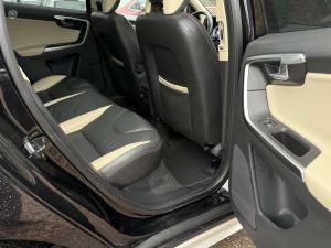 Zils Volvo XC60 2010 Viļņa, ar dzinēja tilpumu 2.40 L un nobraukumu 271 tūkst. km par 8700 €, foto 20 vietnē AUTOMOTO.COM.LV