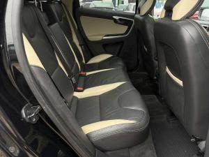 Zils Volvo XC60 2010 Viļņa, ar dzinēja tilpumu 2.40 L un nobraukumu 271 tūkst. km par 8700 €, foto 21 vietnē AUTOMOTO.COM.LV
