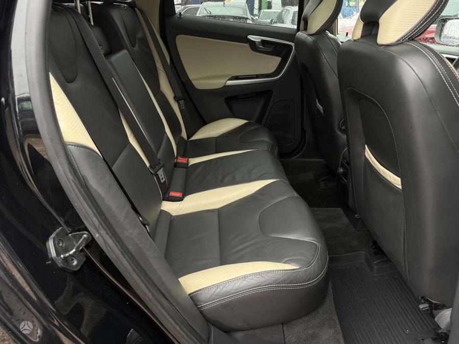 Zils Volvo XC60 2010 Viļņa, ar dzinēja tilpumu 2.40 L un nobraukumu 271 tūkst. km par 8700 €, foto 21 vietnē AUTOMOTO.COM.LV