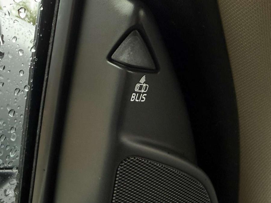 Zils Volvo XC60 2010 Viļņa, ar dzinēja tilpumu 2.40 L un nobraukumu 271 tūkst. km par 8700 €, foto 25 vietnē AUTOMOTO.COM.LV