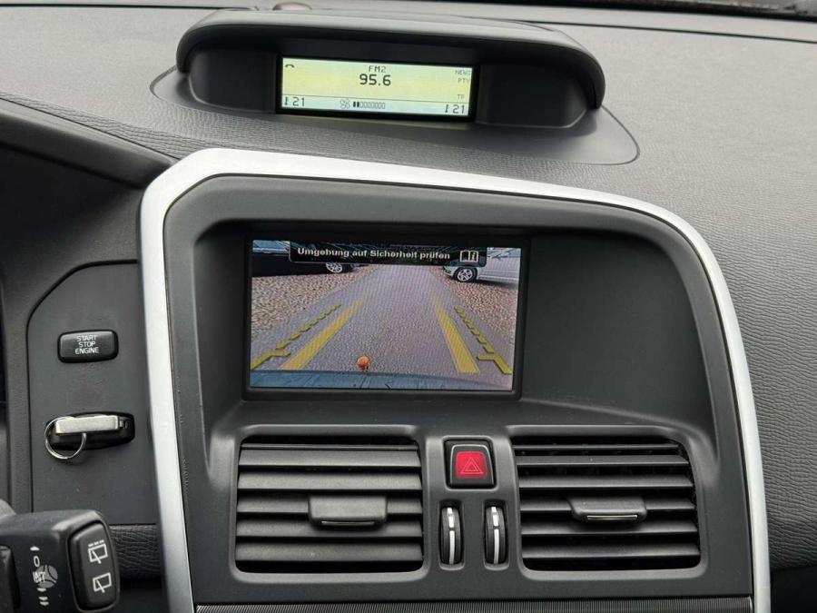 Zils Volvo XC60 2010 Viļņa, ar dzinēja tilpumu 2.40 L un nobraukumu 271 tūkst. km par 8700 €, foto 26 vietnē AUTOMOTO.COM.LV