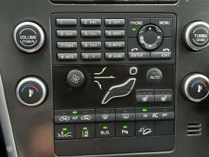 Zils Volvo XC60 2010 Viļņa, ar dzinēja tilpumu 2.40 L un nobraukumu 271 tūkst. km par 8700 €, foto 27 vietnē AUTOMOTO.COM.LV