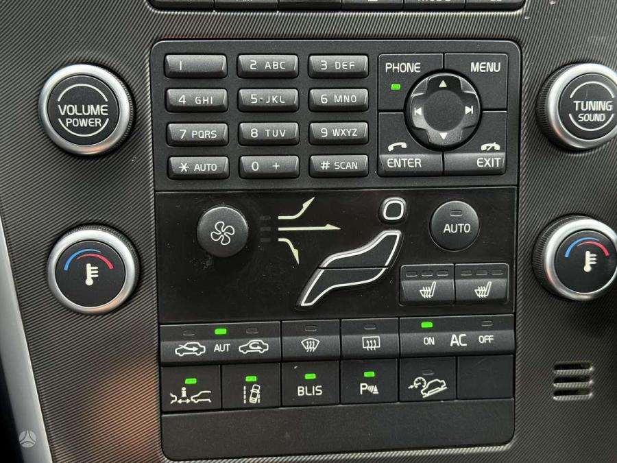 Zils Volvo XC60 2010 Viļņa, ar dzinēja tilpumu 2.40 L un nobraukumu 271 tūkst. km par 8700 €, foto 27 vietnē AUTOMOTO.COM.LV