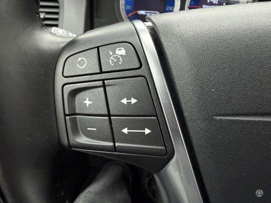 Zils Volvo XC60 2010 Viļņa, ar dzinēja tilpumu 2.40 L un nobraukumu 271 tūkst. km par 8700 €, foto 28 vietnē AUTOMOTO.COM.LV