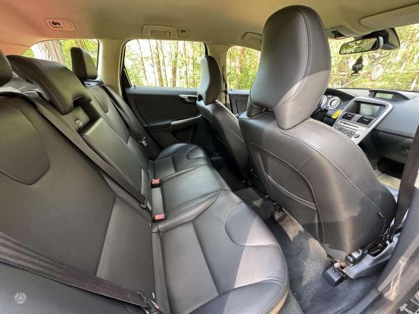Blue Volvo XC60 2010 in Kaunas, with an engine capacity of 2.00 L and mileage of 320 thousand km for 6500 €, photo 11 on AUTOMOTO.COM.LV
