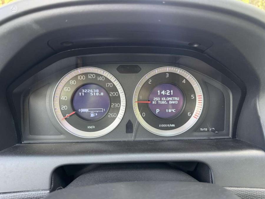 Zils Volvo XC60 2010 Kauņa, ar dzinēja tilpumu 2.00 L un nobraukumu 320 tūkst. km par 6500 €, foto 15 vietnē AUTOMOTO.COM.LV