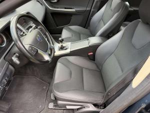 Blue Volvo XC60 2010 in Utena, with an engine capacity of 2.00 L and mileage of 269 thousand km for 7950 €, photo 8 on AUTOMOTO.COM.LV