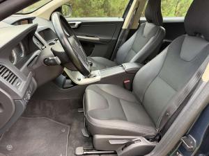 Blue Volvo XC60 2010 in Utena, with an engine capacity of 2.00 L and mileage of 269 thousand km for 7950 €, photo 9 on AUTOMOTO.COM.LV