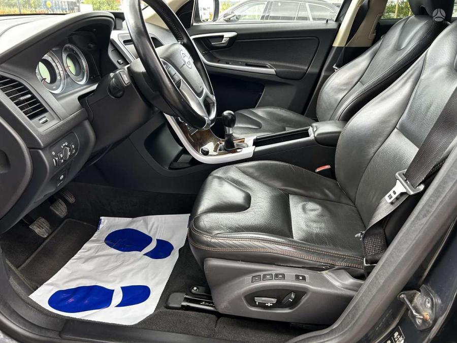 Zils Volvo XC60 2010 Viļņa, ar dzinēja tilpumu 2.40 L un nobraukumu 291 tūkst. km par 5999 €, foto 9 vietnē AUTOMOTO.COM.LV