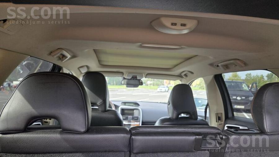 Blue Volvo XC60 2010 in Riga, with an engine capacity of 2.40 L and mileage of 315 thousand km for 6550 €, photo 8 on AUTOMOTO.COM.LV