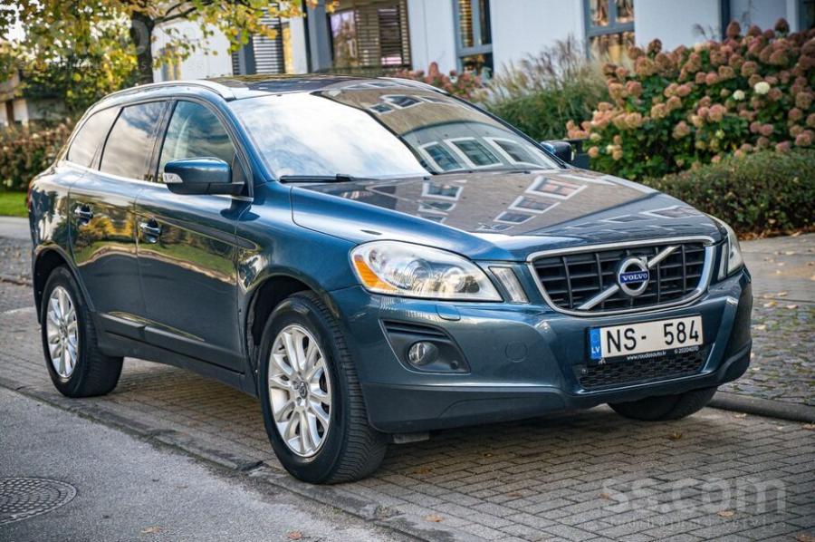 Blue Volvo XC60 2010 in Riga, with an engine capacity of 2.40 L and mileage of 359 thousand km for 5990 €, photo 4 on AUTOMOTO.COM.LV