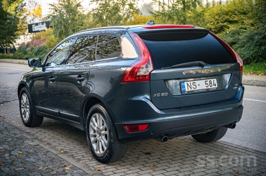 Blue Volvo XC60 2010 in Riga, with an engine capacity of 2.40 L and mileage of 359 thousand km for 5990 €, photo 7 on AUTOMOTO.COM.LV