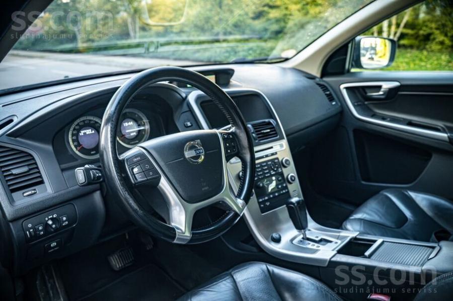 Blue Volvo XC60 2010 in Riga, with an engine capacity of 2.40 L and mileage of 359 thousand km for 5990 €, photo 10 on AUTOMOTO.COM.LV