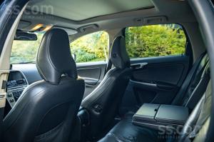 Blue Volvo XC60 2010 in Riga, with an engine capacity of 2.40 L and mileage of 359 thousand km for 5990 €, photo 13 on AUTOMOTO.COM.LV