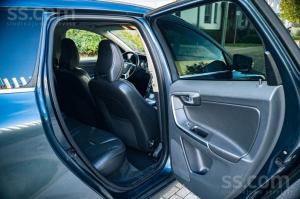 Blue Volvo XC60 2010 in Riga, with an engine capacity of 2.40 L and mileage of 359 thousand km for 5990 €, photo 21 on AUTOMOTO.COM.LV