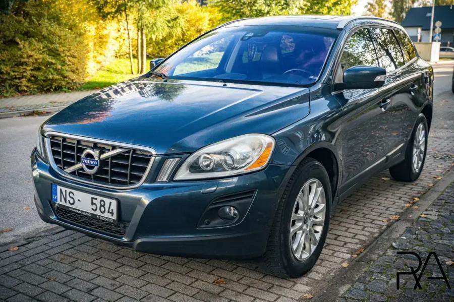 Zils Volvo XC60 2010 Rīga, ar dzinēja tilpumu 2.40 L un nobraukumu 359 tūkst. km par 5990 €, foto 3 vietnē AUTOMOTO.COM.LV