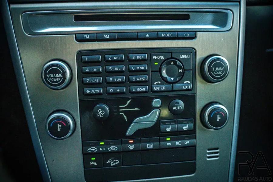 Zils Volvo XC60 2010 Rīga, ar dzinēja tilpumu 2.40 L un nobraukumu 359 tūkst. km par 5990 €, foto 11 vietnē AUTOMOTO.COM.LV