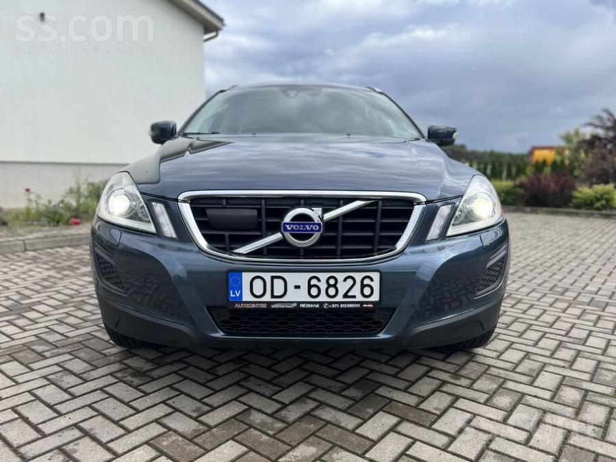 Zils Volvo XC60 2011 Rēzekne, ar dzinēja tilpumu 2.40 L un nobraukumu 350 tūkst. km par 9200 €, foto 1 vietnē AUTOMOTO.COM.LV