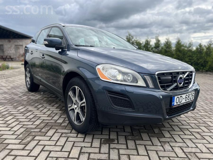 Zils Volvo XC60 2011 Rēzekne, ar dzinēja tilpumu 2.40 L un nobraukumu 350 tūkst. km par 9200 €, foto 3 vietnē AUTOMOTO.COM.LV