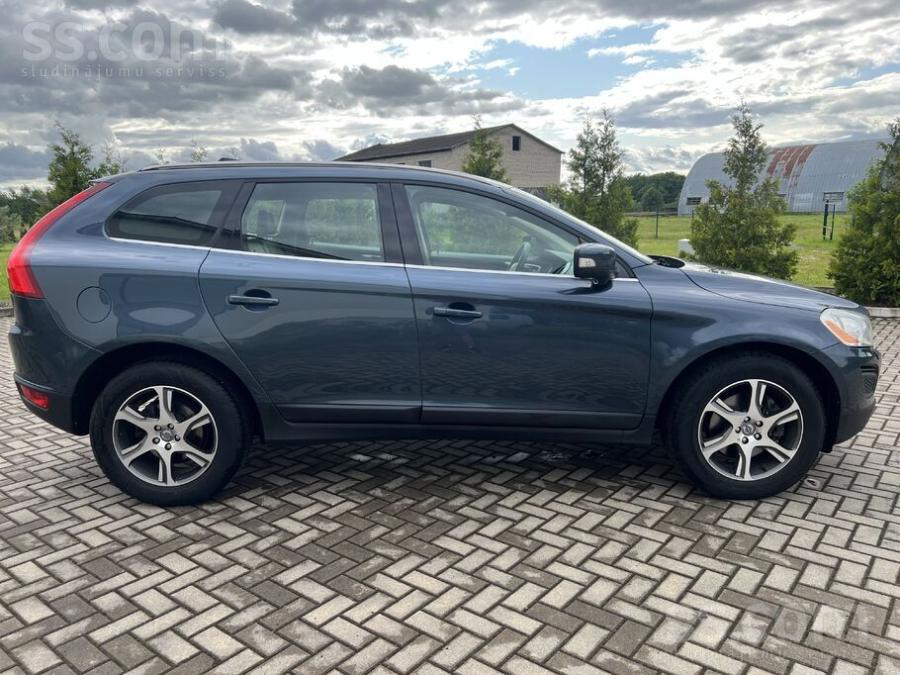 Zils Volvo XC60 2011 Rēzekne, ar dzinēja tilpumu 2.40 L un nobraukumu 350 tūkst. km par 9200 €, foto 4 vietnē AUTOMOTO.COM.LV