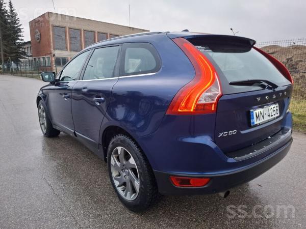 Zils Volvo XC60 2011 Krāslava, ar dzinēja tilpumu 2.00 L un nobraukumu 320 tūkst. km par 7450 €, foto 1 vietnē AUTOMOTO.COM.LV