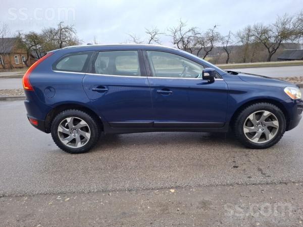 Zils Volvo XC60 2011 Krāslava, ar dzinēja tilpumu 2.00 L un nobraukumu 320 tūkst. km par 7450 €, foto 5 vietnē AUTOMOTO.COM.LV
