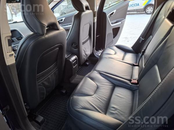 Zils Volvo XC60 2011 Krāslava, ar dzinēja tilpumu 2.00 L un nobraukumu 320 tūkst. km par 7450 €, foto 7 vietnē AUTOMOTO.COM.LV