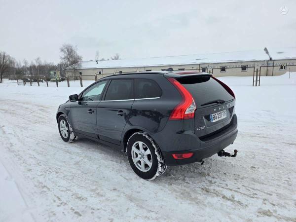Blue Volvo XC60 2011 in Taurage, with an engine capacity of 2.40 L and mileage of 283 thousand km for 6900 €, photo 4 on AUTOMOTO.COM.LV