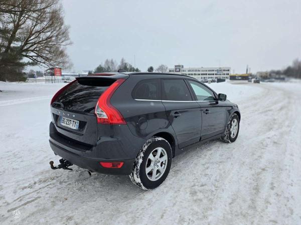 Blue Volvo XC60 2011 in Taurage, with an engine capacity of 2.40 L and mileage of 283 thousand km for 6900 €, photo 5 on AUTOMOTO.COM.LV