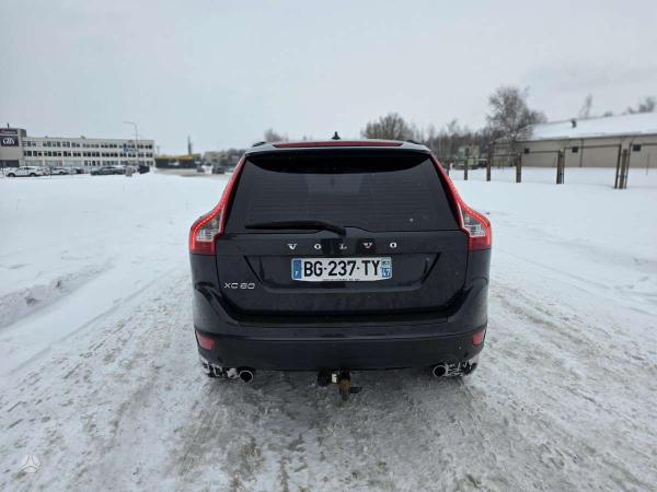 Blue Volvo XC60 2011 in Taurage, with an engine capacity of 2.40 L and mileage of 283 thousand km for 6900 €, photo 8 on AUTOMOTO.COM.LV