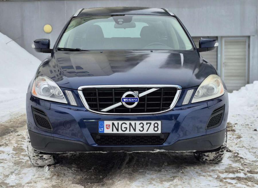 Blue Volvo XC60 2011 in Vilnius, with an engine capacity of 1.98 L and mileage of 250 thousand km for 5500 €, photo 2 on AUTOMOTO.COM.LV