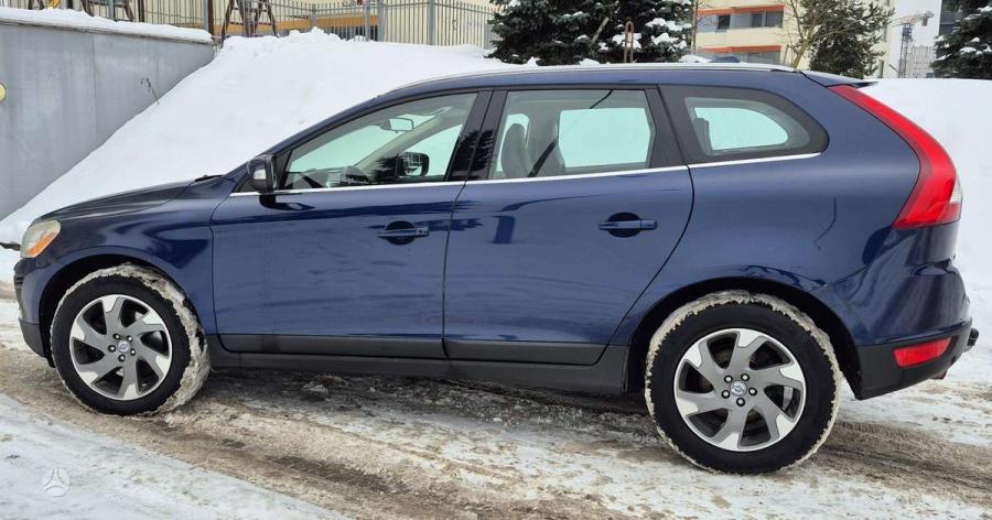 Blue Volvo XC60 2011 in Vilnius, with an engine capacity of 1.98 L and mileage of 250 thousand km for 5500 €, photo 8 on AUTOMOTO.COM.LV